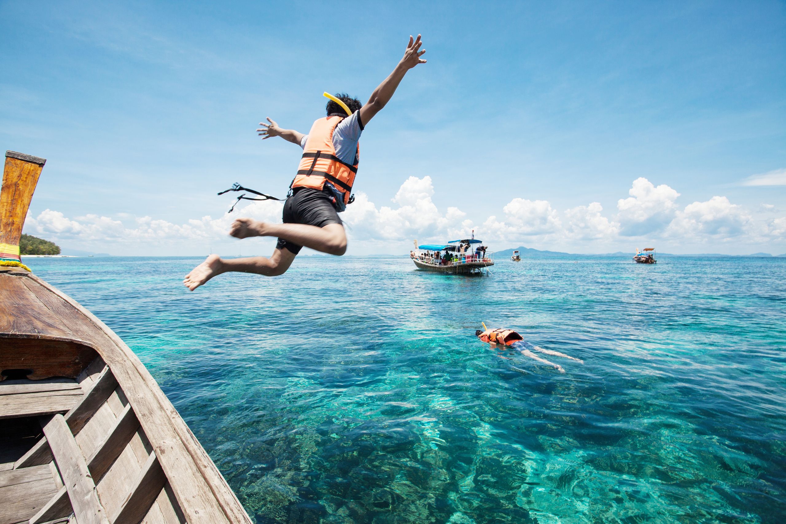 How Do Life Jackets Work and Why Should You Wear One? | BOATERexam