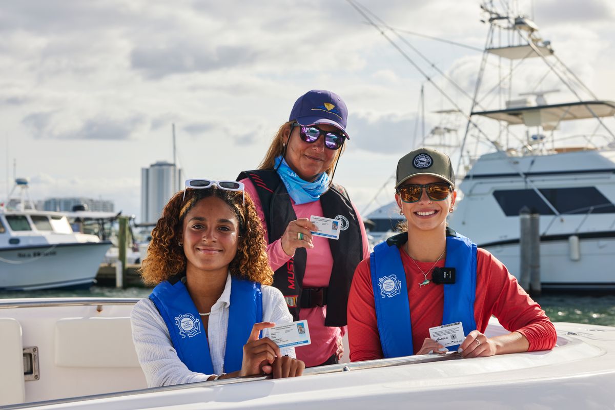 How Do Life Jackets Work and Why Should You Wear One? | BOATERexam